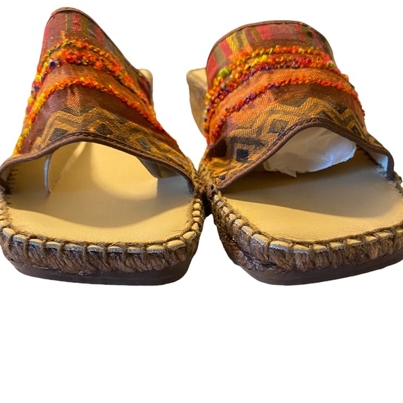 Andre Assous | Shoes | Andre Assous Made In Spain Silkembroidered Wedge ...